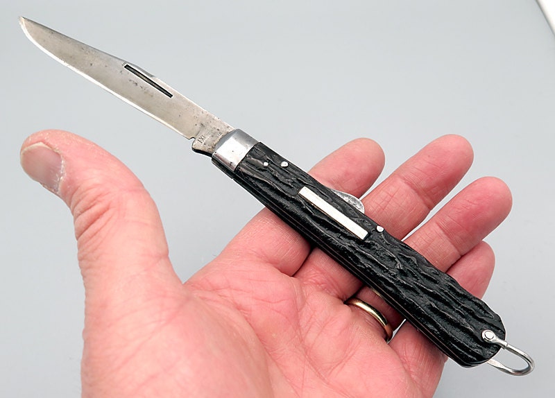 Vintage pocket knives