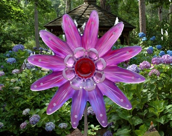 UNIQUE garden art made with recycled glass by GlassBlooms on Etsy