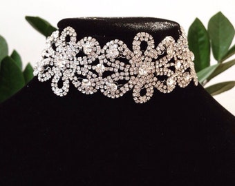 Lace flower necklace | Etsy