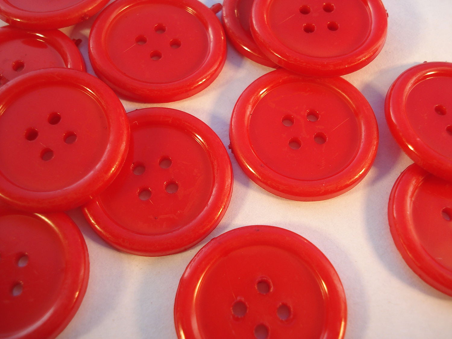 23mm Red Acrylic Sewing Buttons, Red Plastic Buttons for Costume Design ...