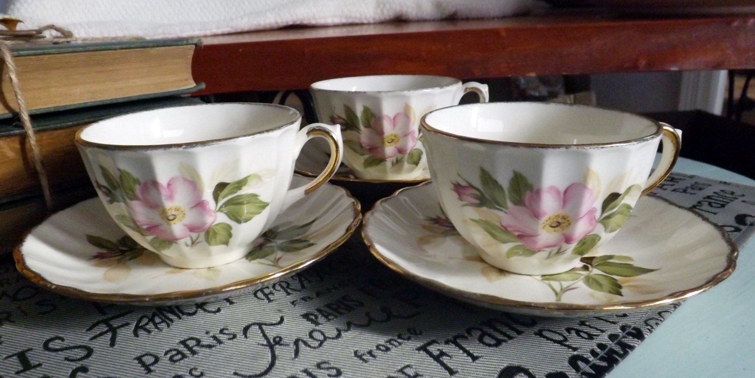 Early mid-century (c.1940s) British Empire Ware Tudor Rose tea set ...