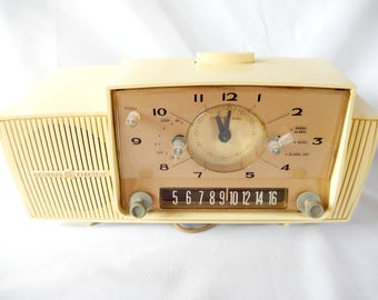Vintage clock radio | Etsy
