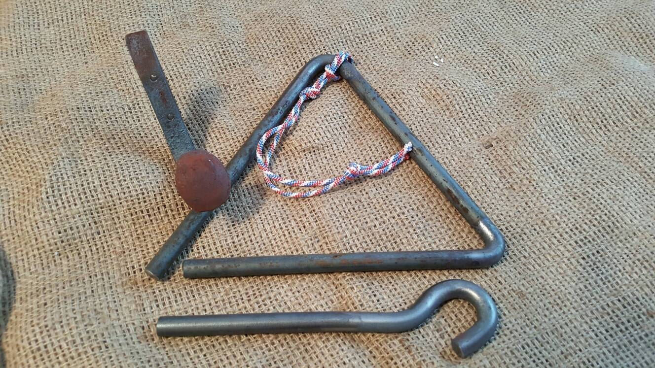 Triangle Dinner Bell Western Chuck Wagon Bell Farm Cowboy