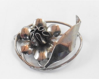 Items similar to Silver Flower Pin on Etsy