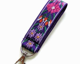 Handwoven keychains lanyards and pouches. by VivaGuate on Etsy