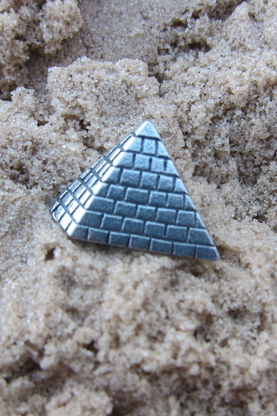 Pyramid Lapel Pin CC550 Egyptian Pyramids Greek