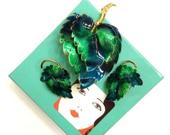Iconic Signed Hattie Carnegie Goat's Head Brooch by Vintageimagine