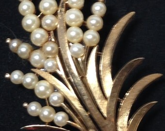 Trifari pearl brooch | Etsy