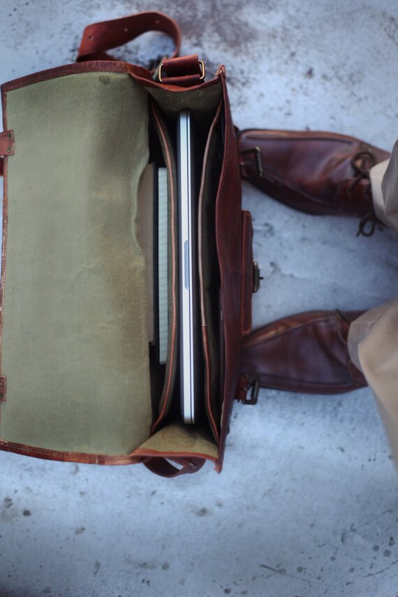 Custom Front Pocket Men's Leather Messenger Bag
