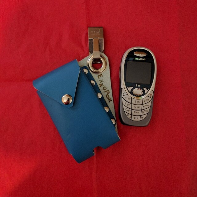 The World's only free dangling Belt Cell Phone Pouch by ExxoPok
