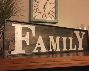 Items similar to Wall Vinyl "family" sign on Etsy