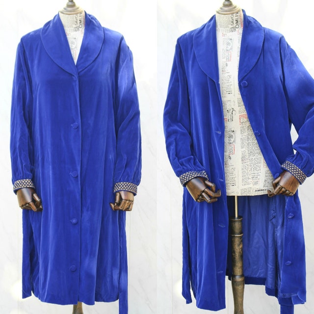 Vintage clothing accessories and homeware by Venelle on Etsy