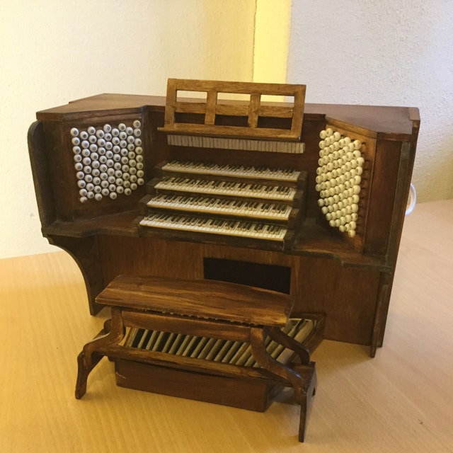 Handmade miniature organs and organconsoles by miniaturmanufactur