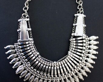 Tharu necklace | Etsy