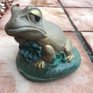 Concrete frog | Etsy