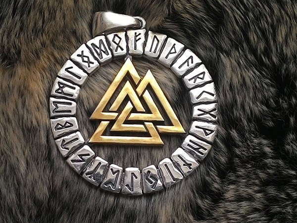 Valknut pendant.Norse.Asatru.Nordic jewelry.Valknut
