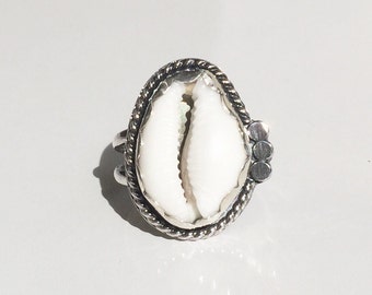 Cowrie shell ring | Etsy