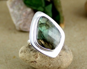 Labradorite engagement ring | Etsy