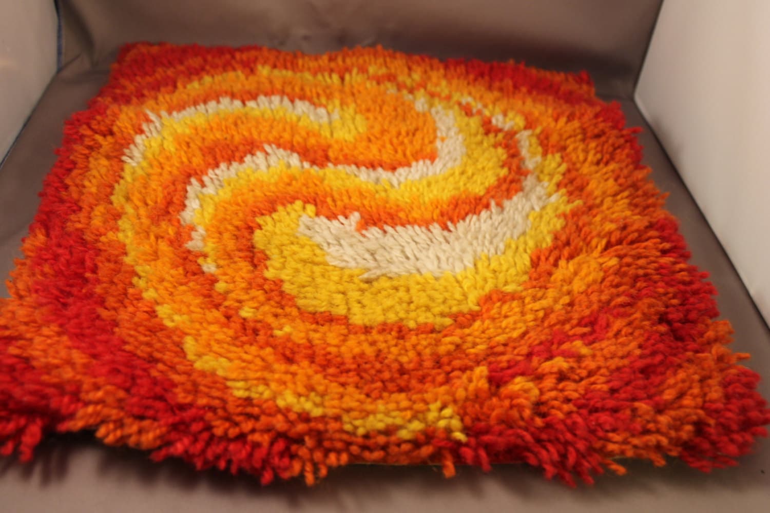 Fantastic 60s 70s Vintage Small Rug Shag Wool Planet Graphic