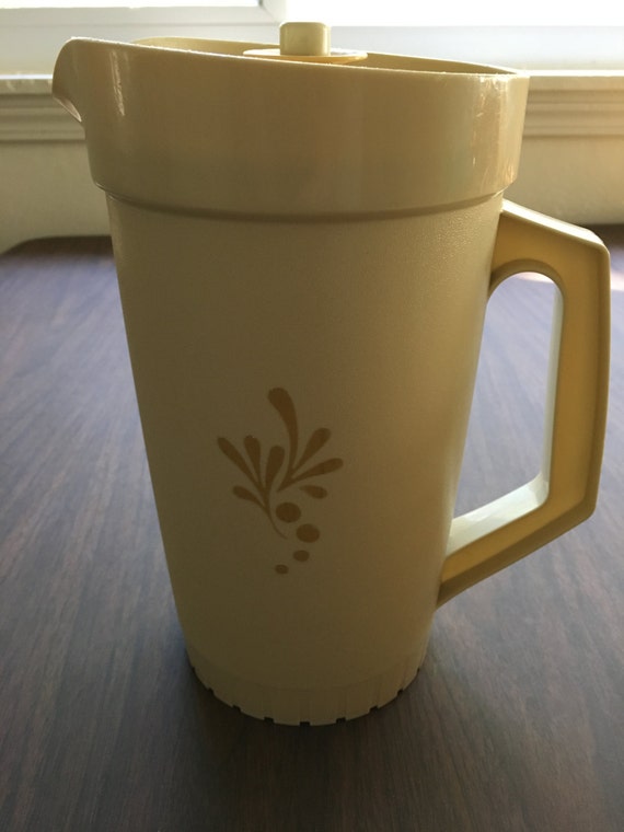 Vintage Tupperware 2 Quart Pitcher
