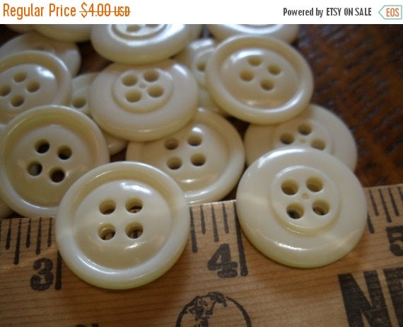Cool Cream Vintage Buttons 3/4 30L 19MM 21 each Shiny by kabooco