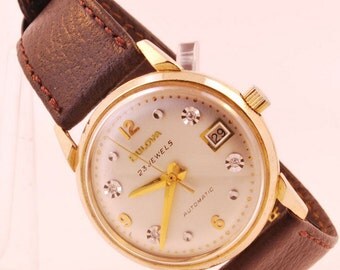Suizo vintage quartz wrist watch oversized gold-toned by pmtime