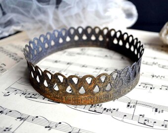 Rusty crown | Etsy