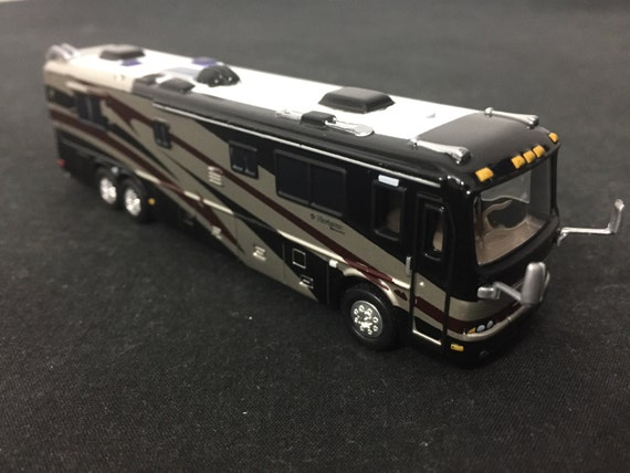 HO scale Monaco Coach Co NEW Die-cast camper caravan