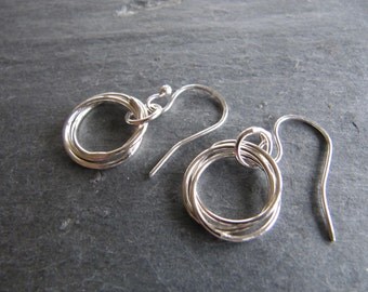 Connected earrings | Etsy