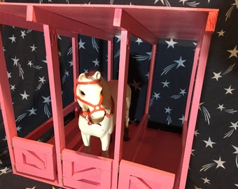 Fashion Doll Horse Stable plastic canvas pattern