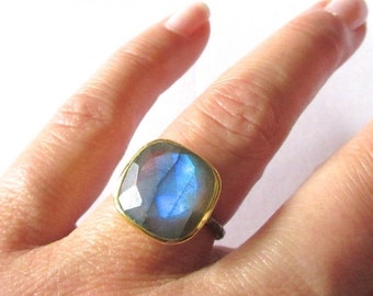 Items similar to Labradorite Gold Ring, Birthstone Ring, Gemstone ...