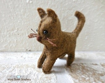 Small felt cat | Etsy