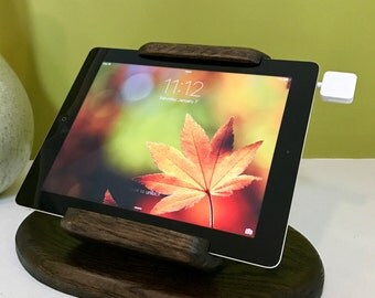 Contemporary Oak iPad Air Flip Stand and matching by WOODESIGNERS