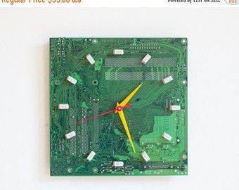 Desk clock from a recycled Computer hard drive HDD by ReComputing