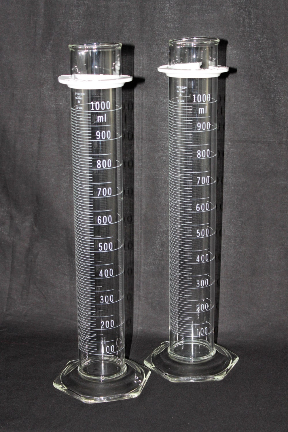 Vintage 1000mL PYREX Graduated Cylinder, White Graduations, TD Product ...