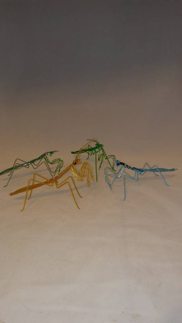 Praying mantis wire sculpture