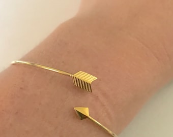 Items similar to Silver Arrow BRACELET on Etsy