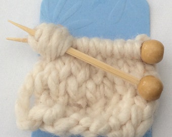 Knitting brooch | Etsy