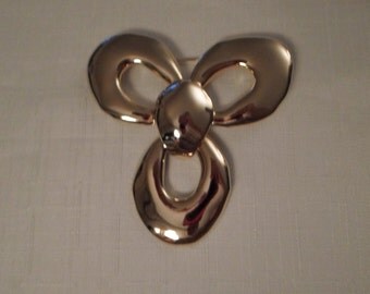 Trefoil pin | Etsy