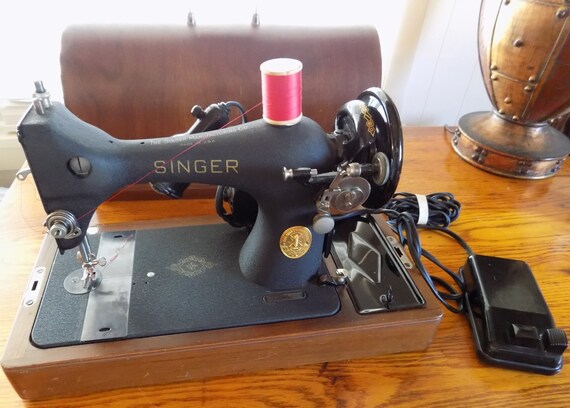 Singer Sewing Machine Electric Singer AJ256959 Model 128
