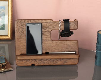 Multiple Charging Station Organizer in Natural Oak Wood for 5