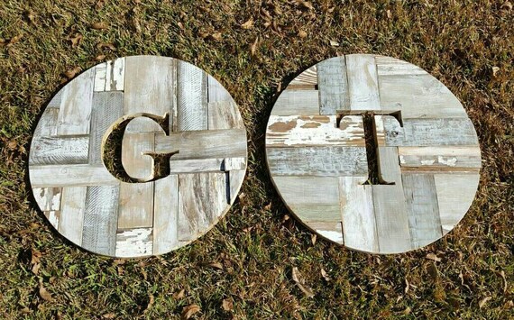 Items similar to 24in Rustic Wood Round. Custom Decor. Salvaged Wood ...
