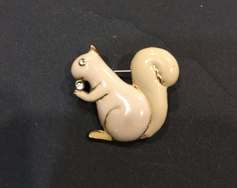 Squirrel brooch | Etsy