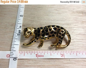 Leopard brooch pin | Etsy