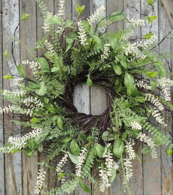 Summer Wispy Wreath White Berry Wispy Wreath Green and White