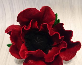 Poppy brooch | Etsy
