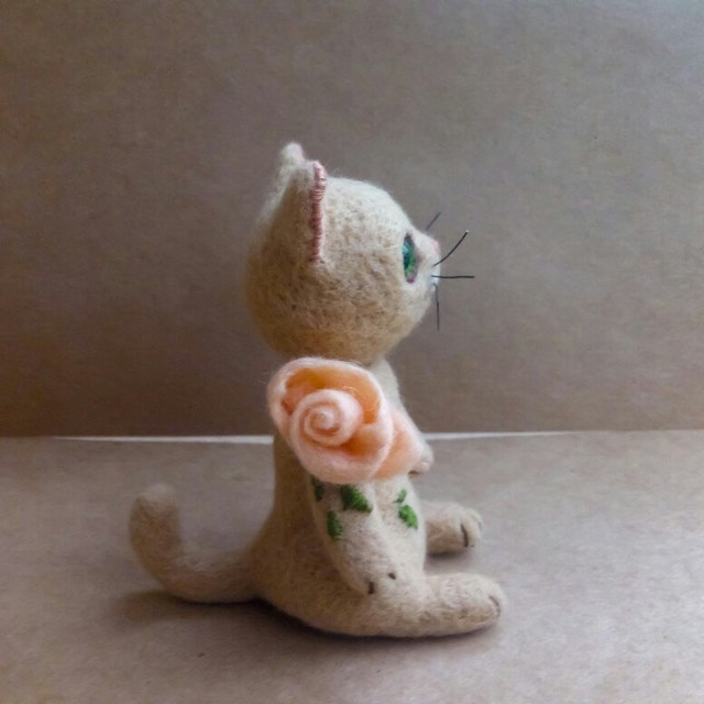 Needle felting. Cute little things made of by FeltedCuteThings
