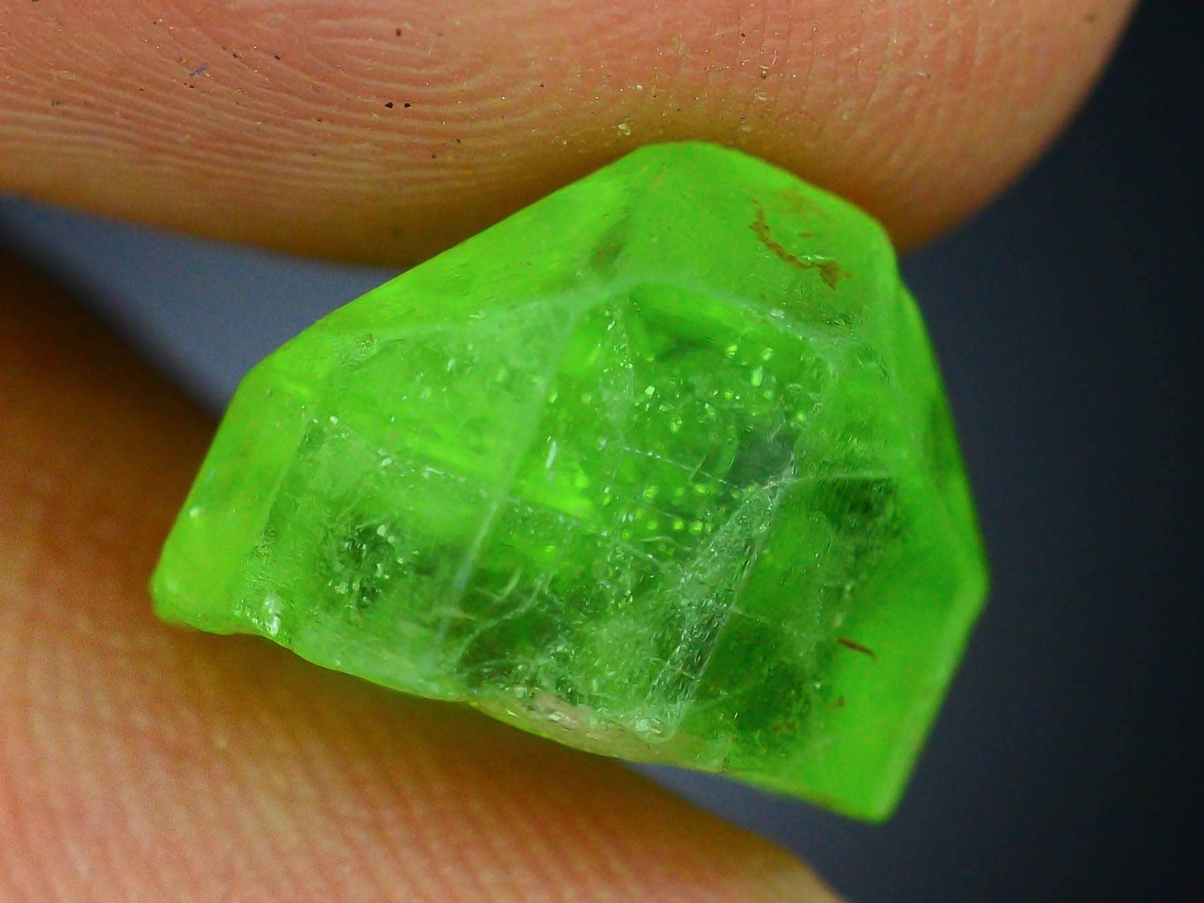 10.25 carats Natural Peridot Rough Gemstone from Kashmir