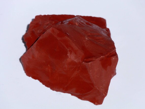 Articles similaires à Jaspe rouge pierre brute lithothérapie vertus ...