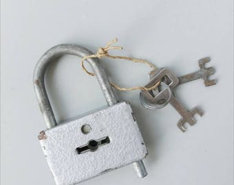 Antique Vintage Old PADLOCK with SKELETON Keys Solid Brass